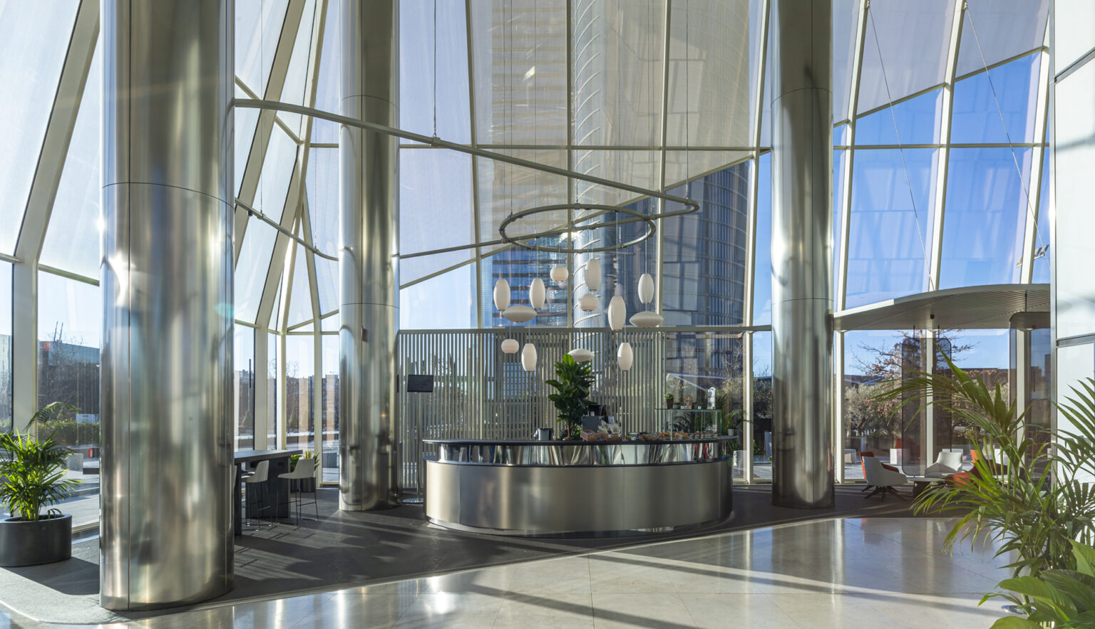 Refurbishment of the lobby and restaurant areas of the Torre de Cristal ...